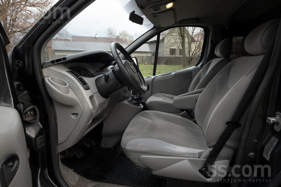 Black Opel Vivaro 2005 in Jelgava, with an engine capacity of 1.90 L and mileage of 365 thousand km for 4500 €, photo 12 on AUTOMOTO.COM.LV