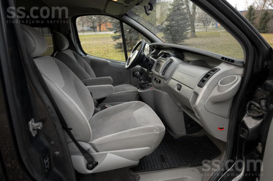 Black Opel Vivaro 2005 in Jelgava, with an engine capacity of 1.90 L and mileage of 365 thousand km for 4500 €, photo 13 on AUTOMOTO.COM.LV