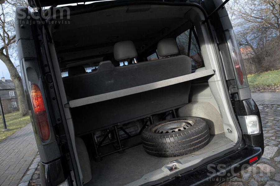 Black Opel Vivaro 2005 in Jelgava, with an engine capacity of 1.90 L and mileage of 365 thousand km for 4500 €, photo 16 on AUTOMOTO.COM.LV