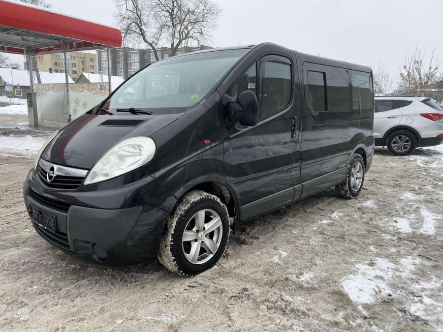 Black Opel Vivaro 2006 in Vilnius, with an engine capacity of 2.00 L and mileage of 266 thousand km for 5800 €, photo 1 on AUTOMOTO.COM.LV