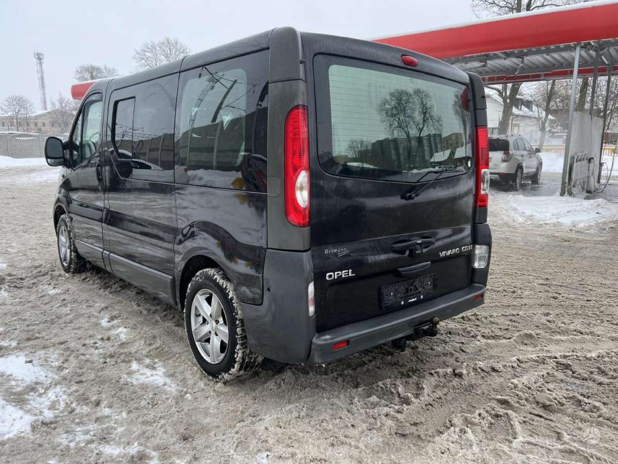 Black Opel Vivaro 2006 in Vilnius, with an engine capacity of 2.00 L and mileage of 266 thousand km for 5800 €, photo 7 on AUTOMOTO.COM.LV