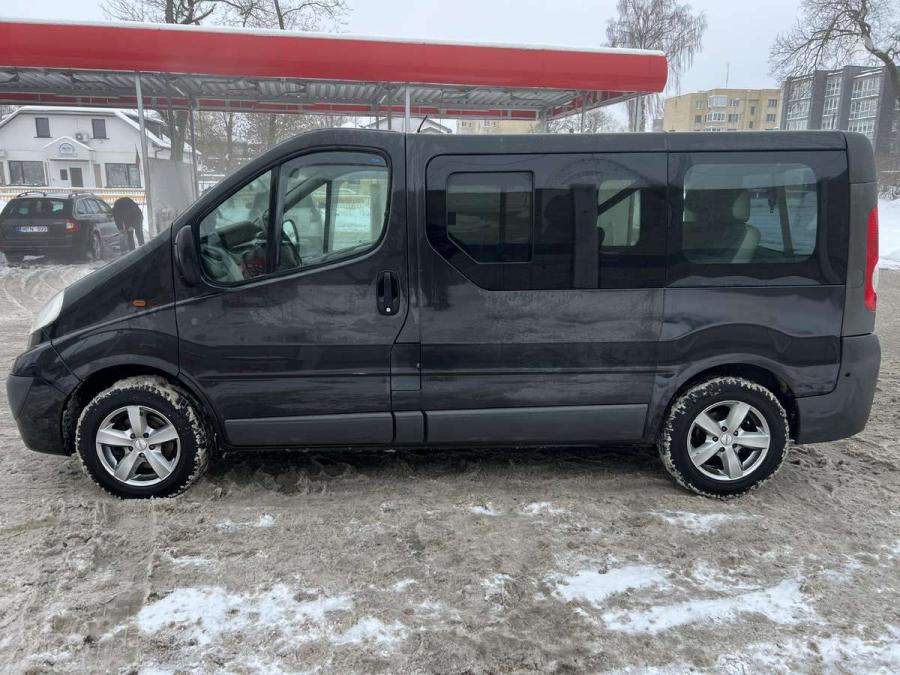 Black Opel Vivaro 2006 in Vilnius, with an engine capacity of 2.00 L and mileage of 266 thousand km for 5800 €, photo 8 on AUTOMOTO.COM.LV
