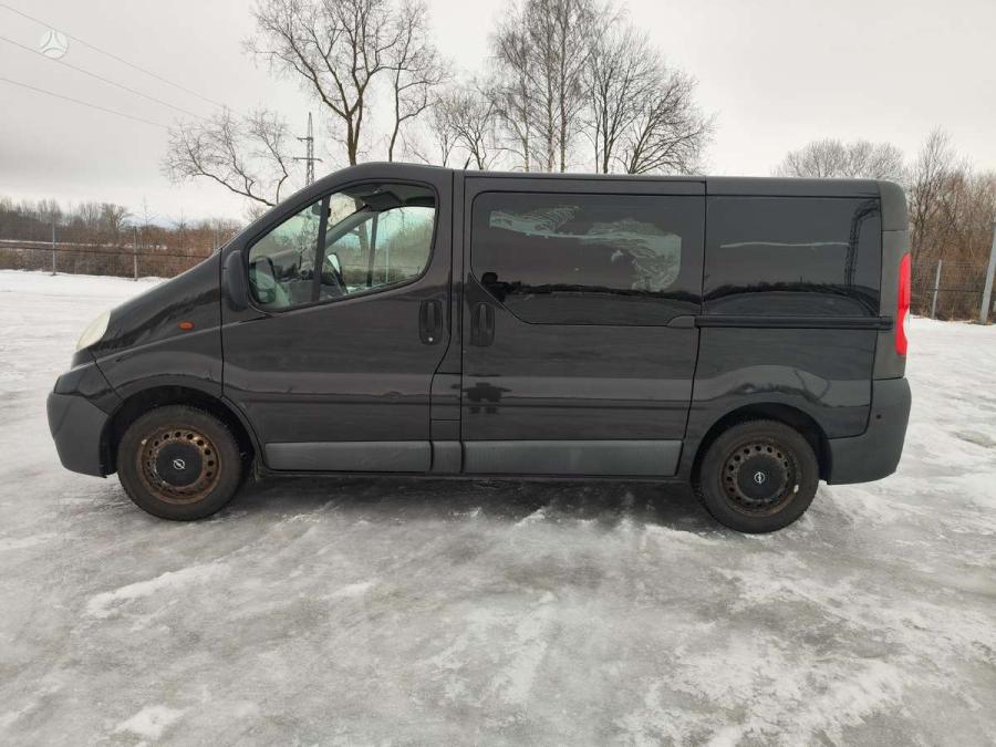Black Opel Vivaro 2007 in Marijampole, with an engine capacity of 2.00 L and mileage of 293 thousand km for 6200 €, photo 3 on AUTOMOTO.COM.LV
