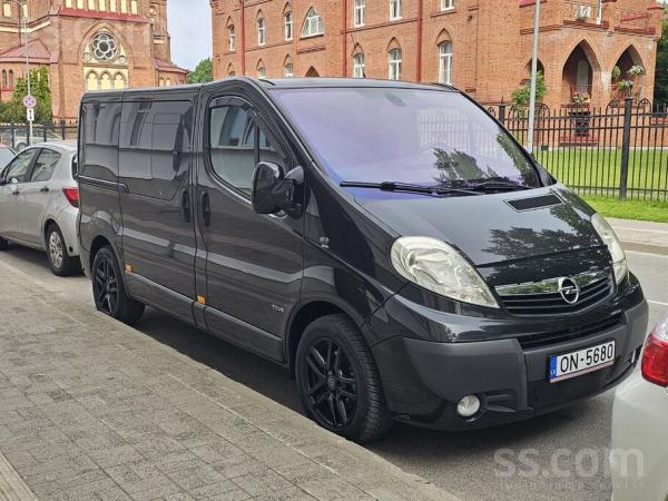 Black Opel Vivaro 2007 in Jelgava, with an engine capacity of 2.50 L and mileage of 276 thousand km for 6490 €, photo 1 on AUTOMOTO.COM.LV