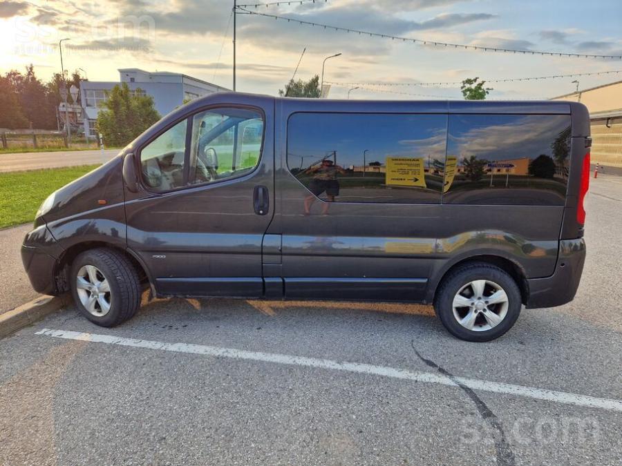 Melns Opel Vivaro 2009 Rīga, ar dzinēja tilpumu 2.50 L un nobraukumu 516 tūkst. km par 3400 €, foto 3 vietnē AUTOMOTO.COM.LV