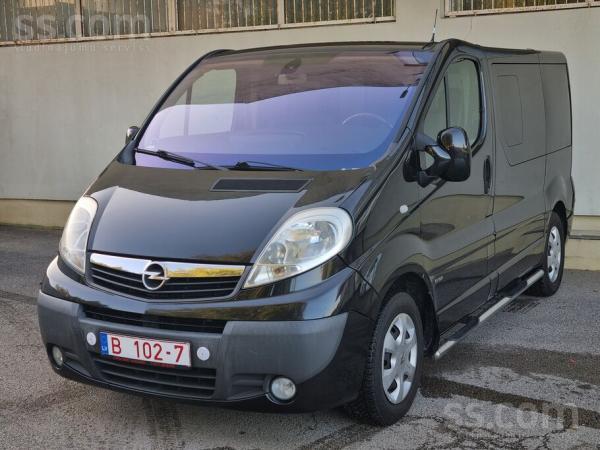 Black Opel Vivaro 2009 in Ogre, with an engine capacity of 2.50 L and mileage of 309 thousand km for 8150 €, photo 1 on AUTOMOTO.COM.LV