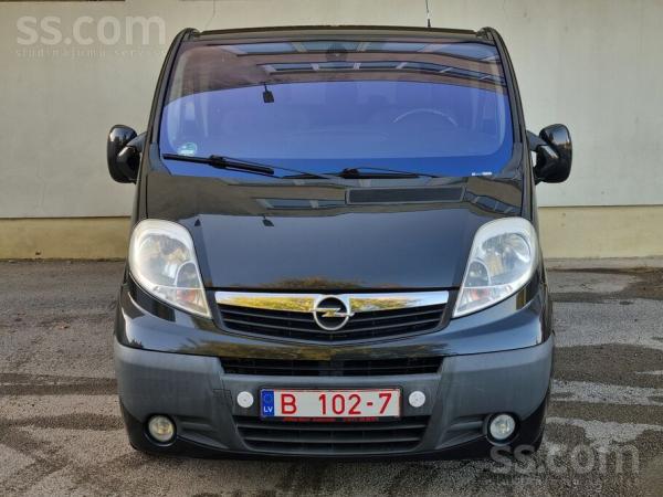 Black Opel Vivaro 2009 in Ogre, with an engine capacity of 2.50 L and mileage of 309 thousand km for 8150 €, photo 3 on AUTOMOTO.COM.LV