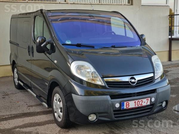Black Opel Vivaro 2009 in Ogre, with an engine capacity of 2.50 L and mileage of 309 thousand km for 8150 €, photo 4 on AUTOMOTO.COM.LV