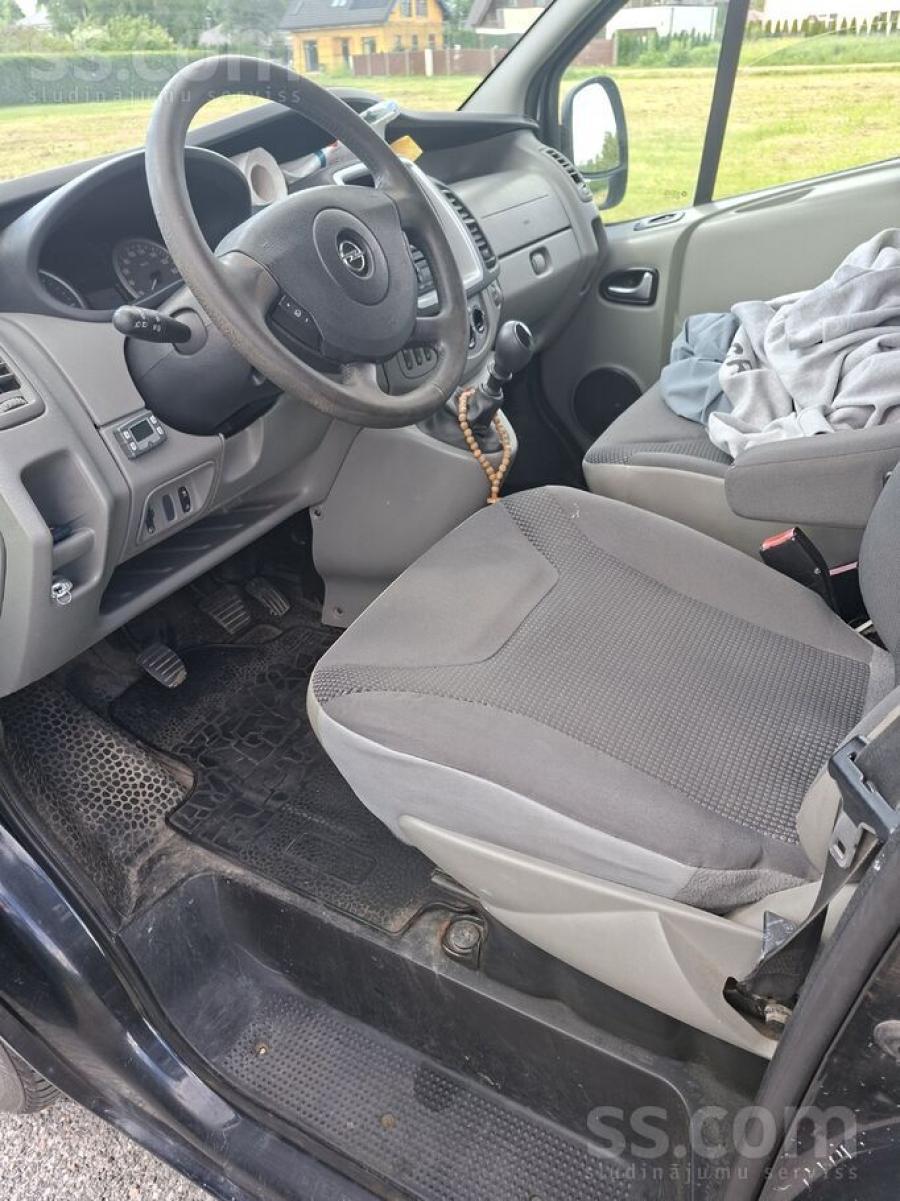 Black Opel Vivaro 2010 in Riga, with an engine capacity of 2.00 L and mileage of 276 thousand km for 3000 €, photo 6 on AUTOMOTO.COM.LV