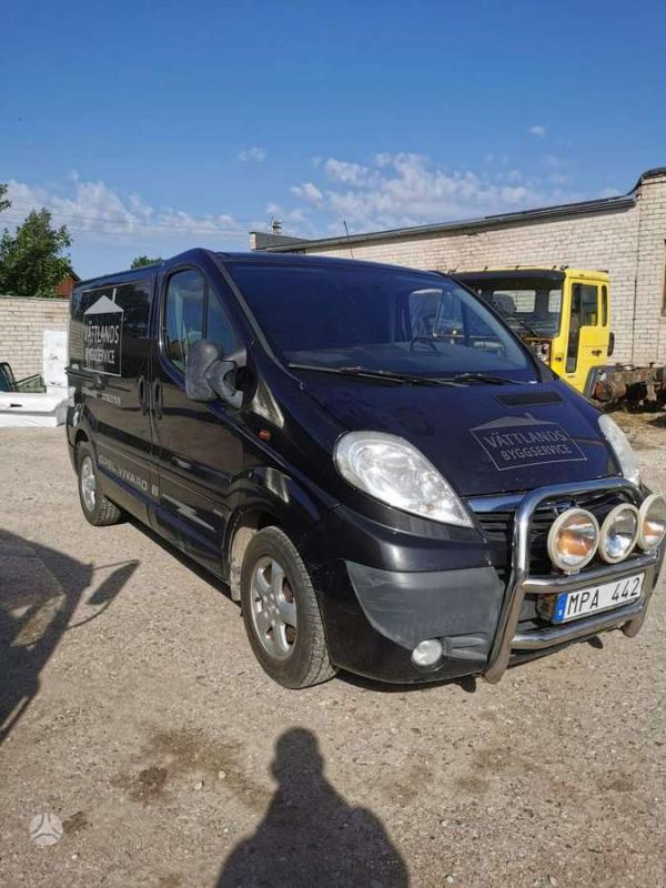 Black Opel Vivaro 2010 in Ukmerge, with an engine capacity of 2.50 L and mileage of 213 thousand km for 1100 €, photo 1 on AUTOMOTO.COM.LV
