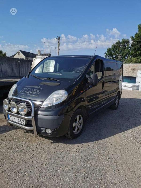 Black Opel Vivaro 2010 in Ukmerge, with an engine capacity of 2.50 L and mileage of 213 thousand km for 1100 €, photo 2 on AUTOMOTO.COM.LV