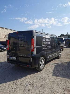 Black Opel Vivaro 2010 in Ukmerge, with an engine capacity of 2.50 L and mileage of 213 thousand km for 1100 €, photo 4 on AUTOMOTO.COM.LV