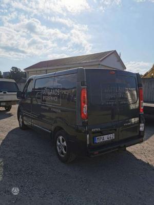 Black Opel Vivaro 2010 in Ukmerge, with an engine capacity of 2.50 L and mileage of 213 thousand km for 1100 €, photo 5 on AUTOMOTO.COM.LV