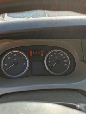 Black Opel Vivaro 2010 in Ukmerge, with an engine capacity of 2.50 L and mileage of 213 thousand km for 1100 €, photo 8 on AUTOMOTO.COM.LV