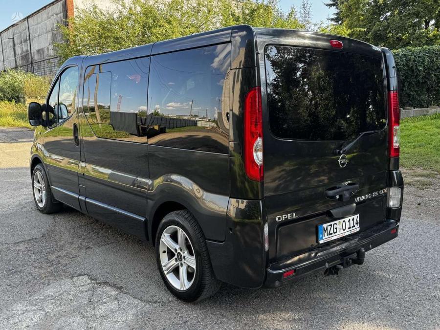 Melns Opel Vivaro 2011 Šauļi, ar dzinēja tilpumu 2.50 L un nobraukumu 201 tūkst. km par 10450 €, foto 4 vietnē AUTOMOTO.COM.LV