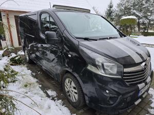 Black Opel Vivaro 2014 in Rokiskis, with an engine capacity of 1.60 L and mileage of 257 thousand km for 5200 €, photo 5 on AUTOMOTO.COM.LV