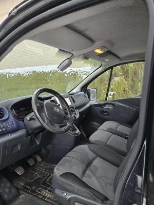 Black Opel Vivaro 2014 in Rokiskis, with an engine capacity of 1.60 L and mileage of 257 thousand km for 5200 €, photo 7 on AUTOMOTO.COM.LV