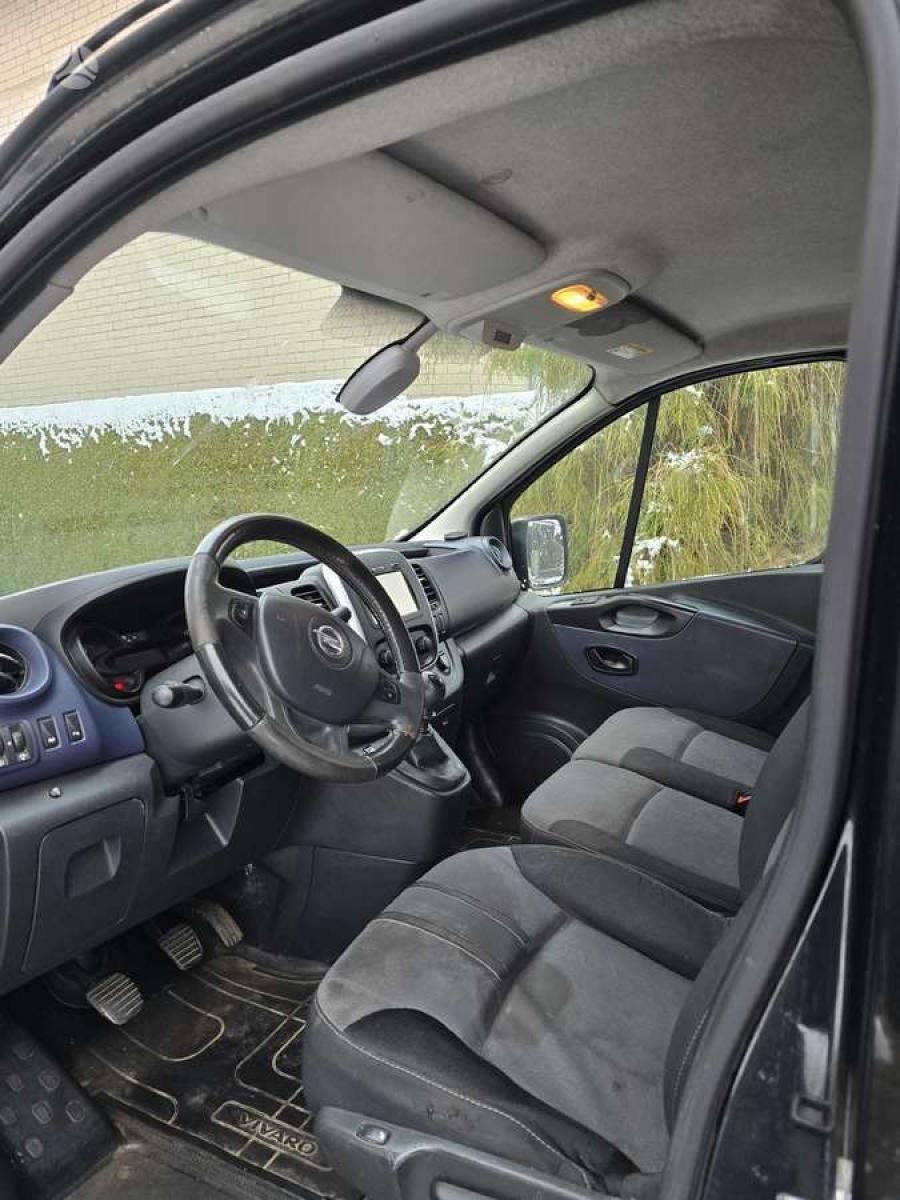 Black Opel Vivaro 2014 in Rokiskis, with an engine capacity of 1.60 L and mileage of 257 thousand km for 5200 €, photo 7 on AUTOMOTO.COM.LV