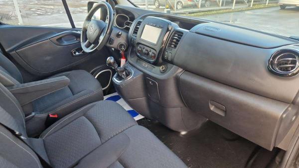 Black Opel Vivaro 2016 in Marijampole, with an engine capacity of 1.60 L and mileage of 260 thousand km for 12990 €, photo 10 on AUTOMOTO.COM.LV