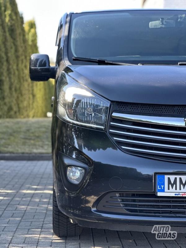 Black Opel Vivaro 2016 in Vilnius, with an engine capacity of 1.60 L and mileage of 352 thousand km for 11200 €, photo 5 on AUTOMOTO.COM.LV