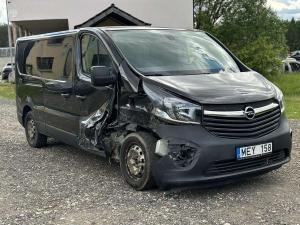 Black Opel Vivaro 2017 in Ukmerge, with an engine capacity of 1.60 L and mileage of 330 thousand km for 6400 €, photo 4 on AUTOMOTO.COM.LV
