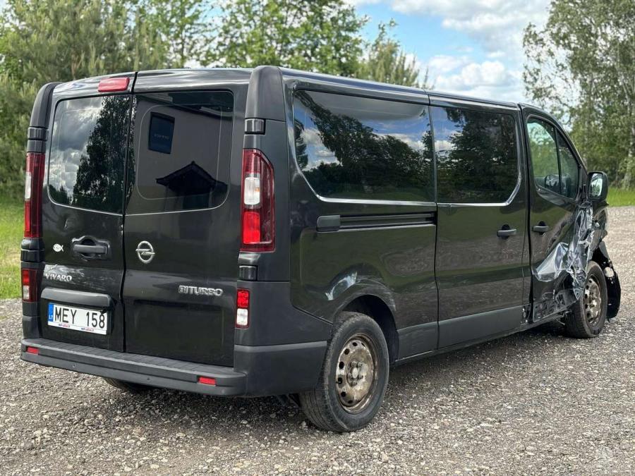 Black Opel Vivaro 2017 in Ukmerge, with an engine capacity of 1.60 L and mileage of 330 thousand km for 6400 €, photo 8 on AUTOMOTO.COM.LV