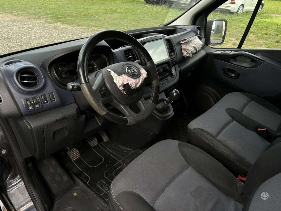 Black Opel Vivaro 2017 in Ukmerge, with an engine capacity of 1.60 L and mileage of 330 thousand km for 6400 €, photo 10 on AUTOMOTO.COM.LV