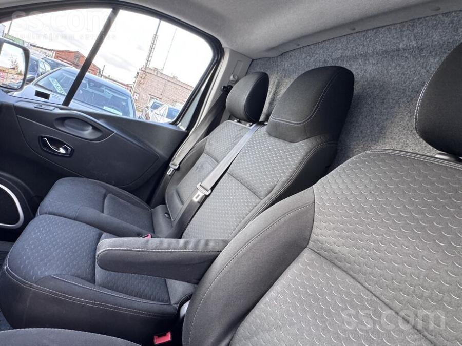 Black Opel Vivaro 2017 in Daugavpils, with an engine capacity of 1.60 L and mileage of 0 thousand km for 8300 €, photo 14 on AUTOMOTO.COM.LV