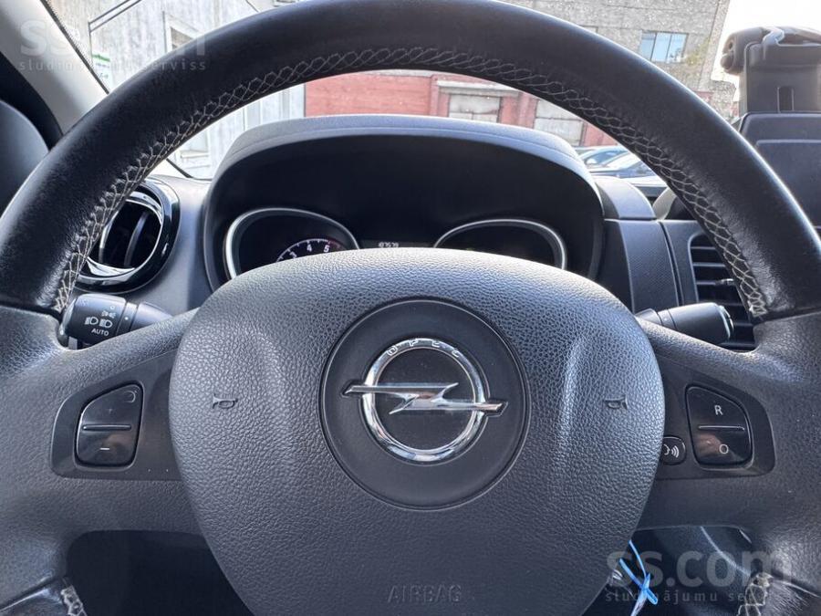 Black Opel Vivaro 2017 in Daugavpils, with an engine capacity of 1.60 L and mileage of 0 thousand km for 8300 €, photo 16 on AUTOMOTO.COM.LV