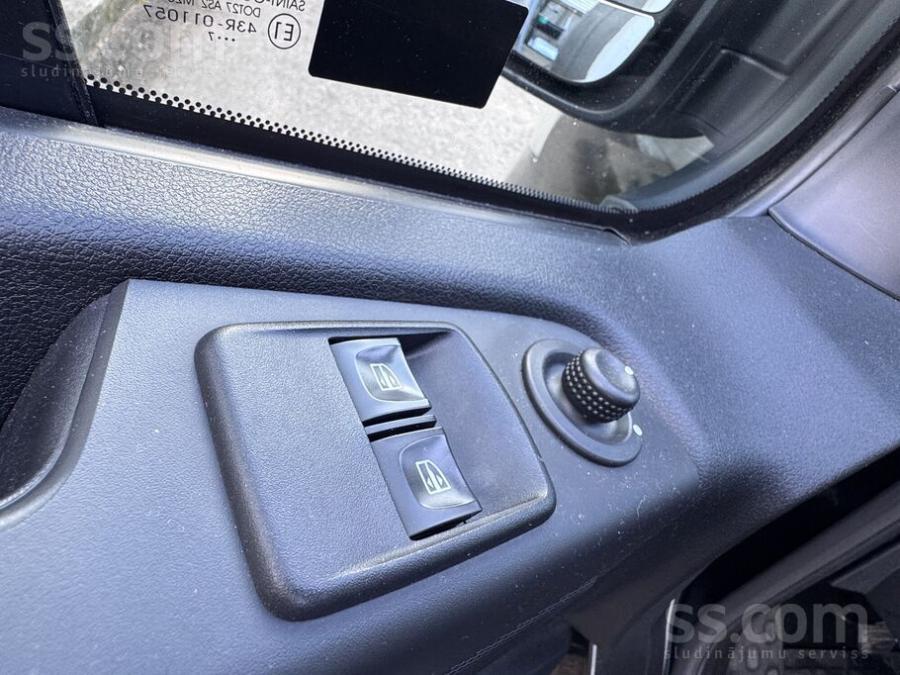 Black Opel Vivaro 2017 in Daugavpils, with an engine capacity of 1.60 L and mileage of 0 thousand km for 8300 €, photo 18 on AUTOMOTO.COM.LV