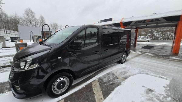 Black Opel Vivaro 2019 in Vilnius, with an engine capacity of 1.60 L and mileage of 217 thousand km for 19900 €, photo 5 on AUTOMOTO.COM.LV