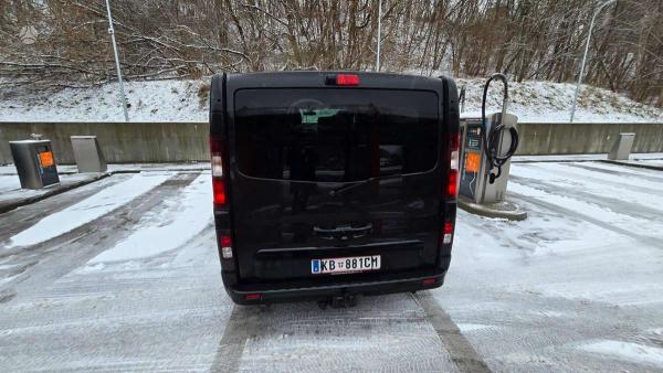 Black Opel Vivaro 2019 in Vilnius, with an engine capacity of 1.60 L and mileage of 210 thousand km for 18500 €, photo 9 on AUTOMOTO.COM.LV