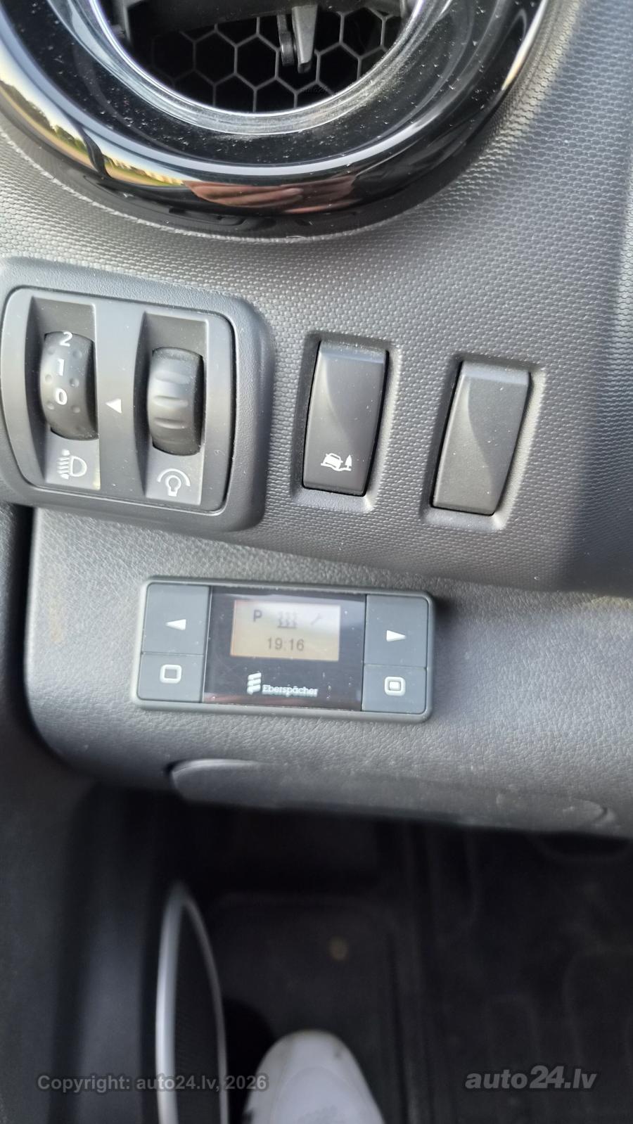 Black Opel Vivaro 2016 in Tartu, with an engine capacity of 1.60 L and mileage of 216 thousand km for 13200 €, photo 17 on AUTOMOTO.COM.LV