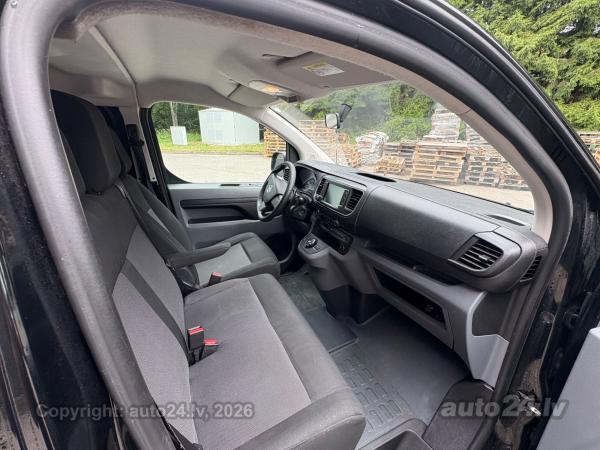 Black Opel Vivaro 2020 in Tallinn, with an engine capacity of 2.00 L and mileage of 209 thousand km for 15000 €, photo 8 on AUTOMOTO.COM.LV