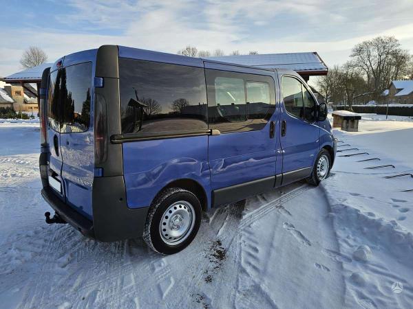 Blue Opel Vivaro 2005 in Jurbarkas, with an engine capacity of 2.46 L and mileage of 290 thousand km for 3750 €, photo 5 on AUTOMOTO.COM.LV