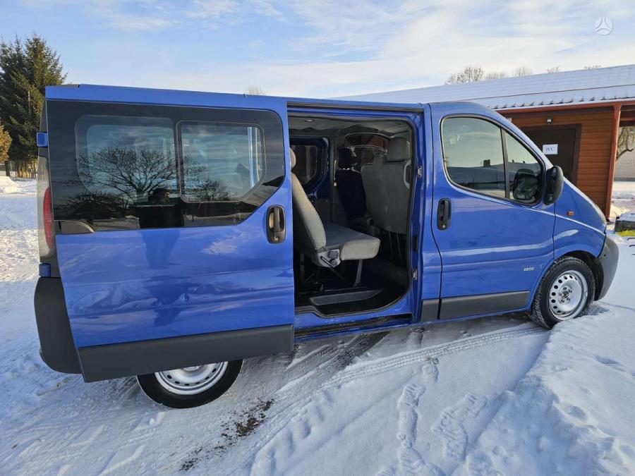 Blue Opel Vivaro 2005 in Jurbarkas, with an engine capacity of 2.46 L and mileage of 290 thousand km for 3750 €, photo 7 on AUTOMOTO.COM.LV