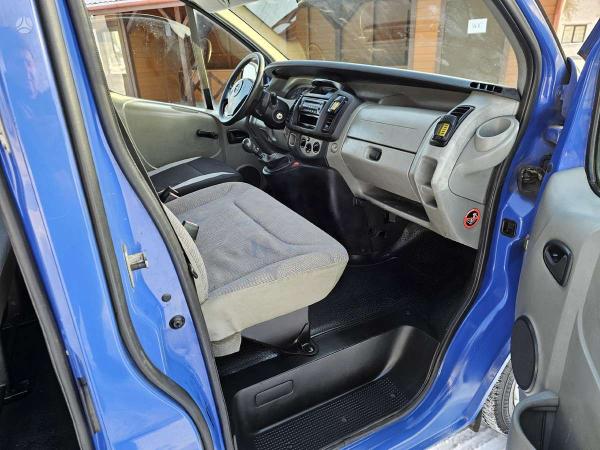 Blue Opel Vivaro 2005 in Jurbarkas, with an engine capacity of 2.46 L and mileage of 290 thousand km for 3750 €, photo 8 on AUTOMOTO.COM.LV