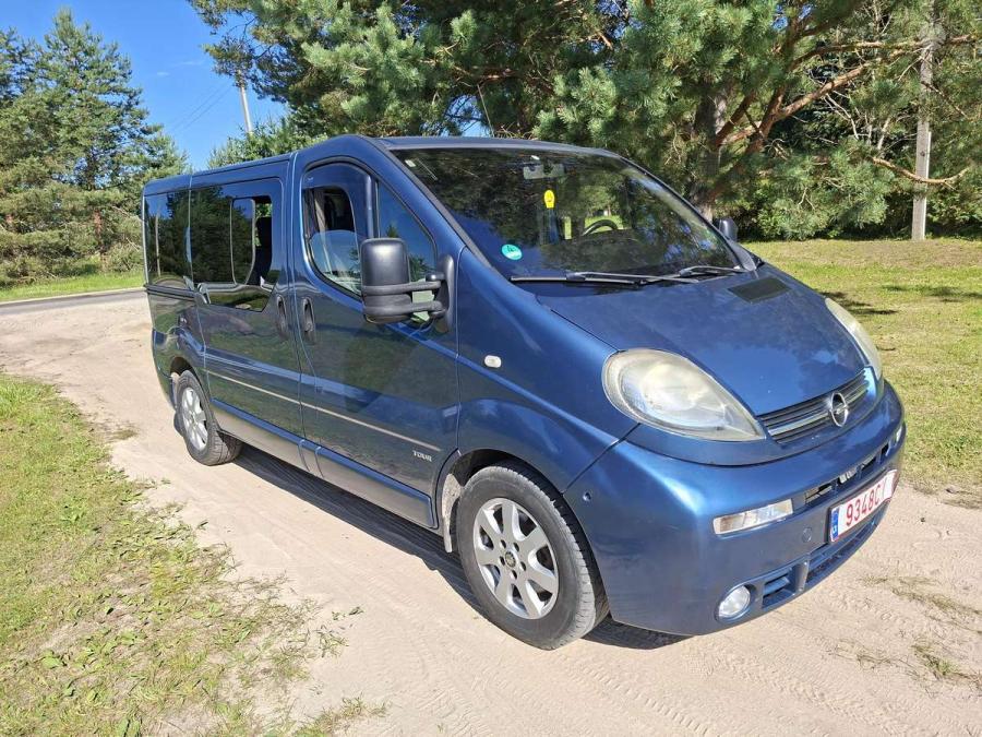 Blue Opel Vivaro 2005 in Panevezys, with an engine capacity of 2.50 L and mileage of 259 thousand km for 4600 €, photo 1 on AUTOMOTO.COM.LV