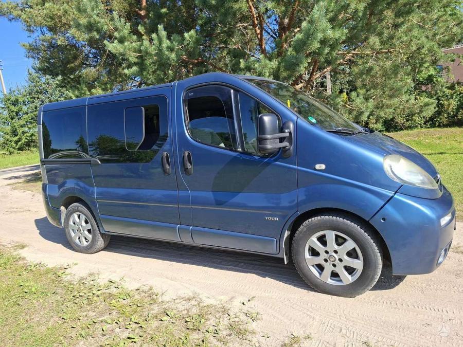Blue Opel Vivaro 2005 in Panevezys, with an engine capacity of 2.50 L and mileage of 259 thousand km for 4600 €, photo 3 on AUTOMOTO.COM.LV