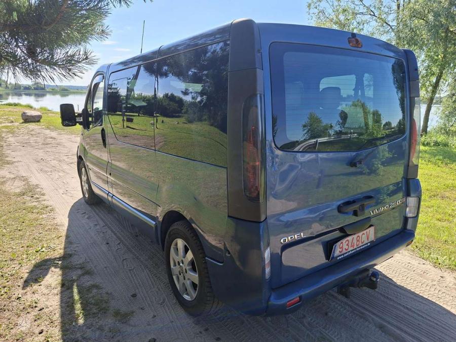 Blue Opel Vivaro 2005 in Panevezys, with an engine capacity of 2.50 L and mileage of 259 thousand km for 4600 €, photo 5 on AUTOMOTO.COM.LV