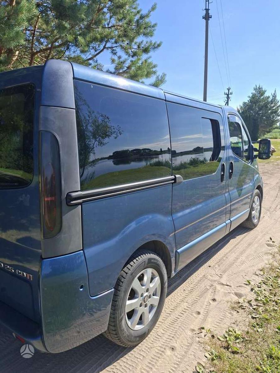 Blue Opel Vivaro 2005 in Panevezys, with an engine capacity of 2.50 L and mileage of 259 thousand km for 4600 €, photo 7 on AUTOMOTO.COM.LV
