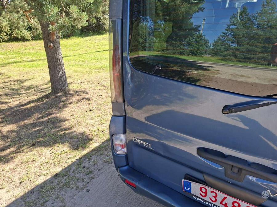 Blue Opel Vivaro 2005 in Panevezys, with an engine capacity of 2.50 L and mileage of 259 thousand km for 4600 €, photo 8 on AUTOMOTO.COM.LV