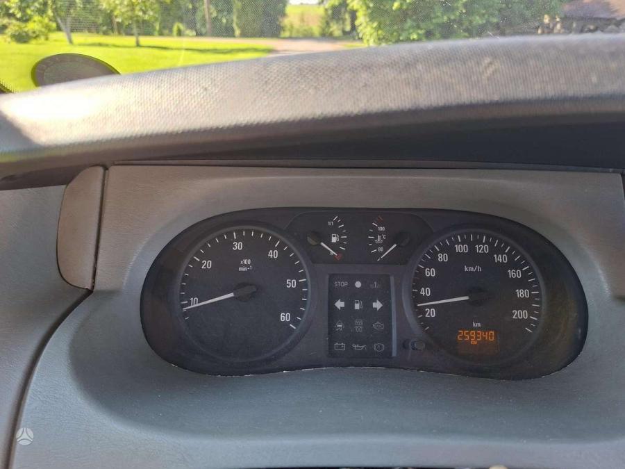 Blue Opel Vivaro 2005 in Panevezys, with an engine capacity of 2.50 L and mileage of 259 thousand km for 4600 €, photo 9 on AUTOMOTO.COM.LV