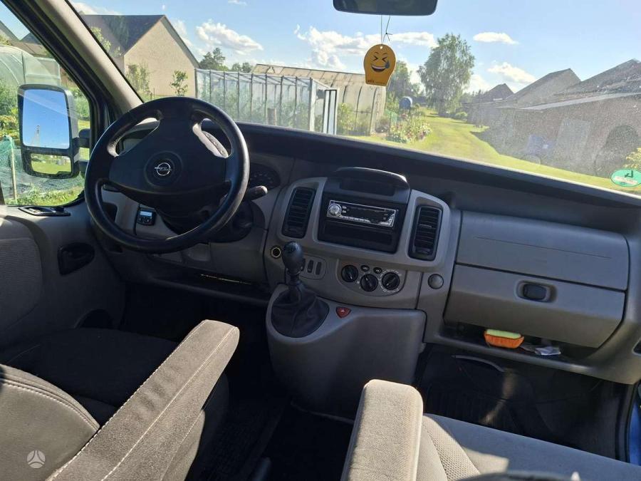 Blue Opel Vivaro 2005 in Panevezys, with an engine capacity of 2.50 L and mileage of 259 thousand km for 4600 €, photo 10 on AUTOMOTO.COM.LV