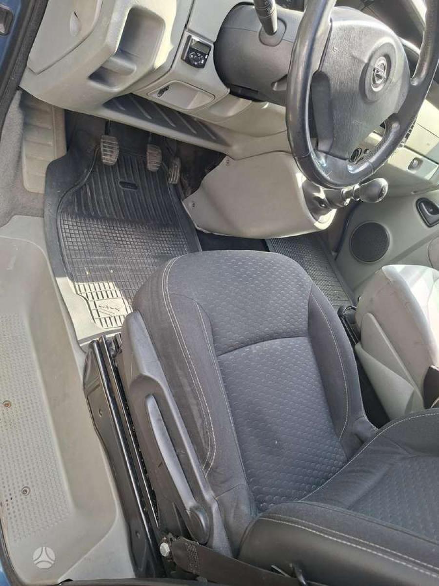 Blue Opel Vivaro 2005 in Panevezys, with an engine capacity of 2.50 L and mileage of 259 thousand km for 4600 €, photo 14 on AUTOMOTO.COM.LV