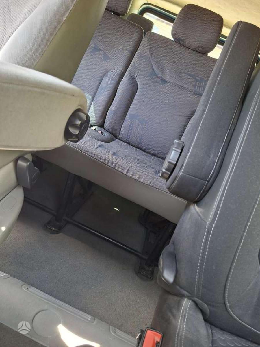 Blue Opel Vivaro 2005 in Panevezys, with an engine capacity of 2.50 L and mileage of 259 thousand km for 4600 €, photo 15 on AUTOMOTO.COM.LV