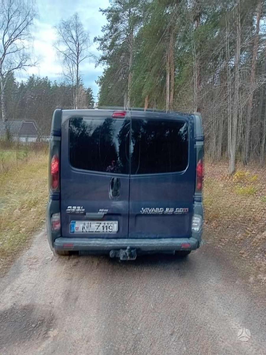 Blue Opel Vivaro 2006 in Vilnius, with an engine capacity of 2.46 L and mileage of 190 thousand km for 3300 €, photo 5 on AUTOMOTO.COM.LV