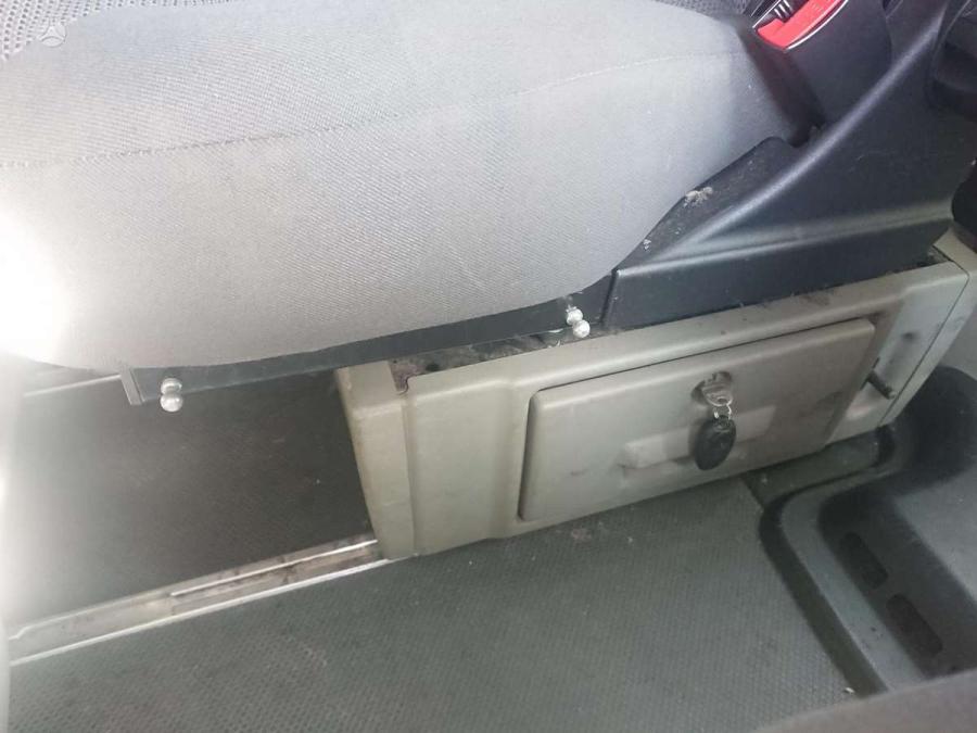Zils Opel Vivaro 2009 Marijampole, ar dzinēja tilpumu 2.00 L un nobraukumu 234 tūkst. km par 6999 €, foto 10 vietnē AUTOMOTO.COM.LV