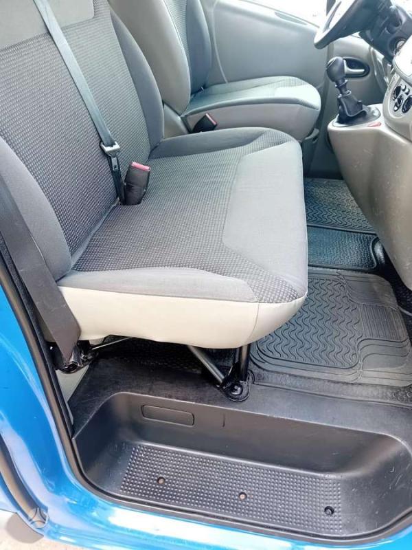 Zils Opel Vivaro 2010 Marijampole, ar dzinēja tilpumu 2.00 L un nobraukumu 280 tūkst. km par 5600 €, foto 5 vietnē AUTOMOTO.COM.LV