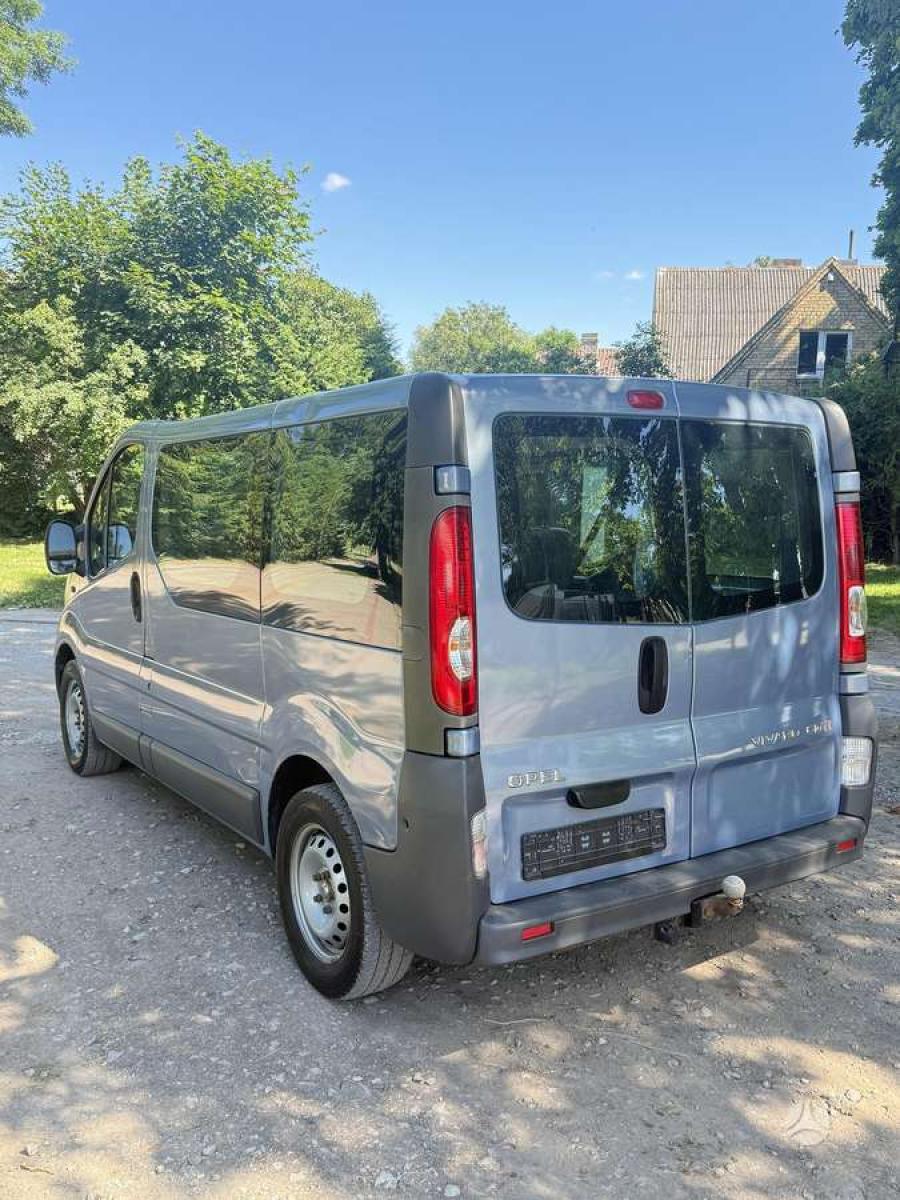 Blue Opel Vivaro 2010 in Siauliai, with an engine capacity of 2.00 L and mileage of 265 thousand km for 6500 €, photo 4 on AUTOMOTO.COM.LV